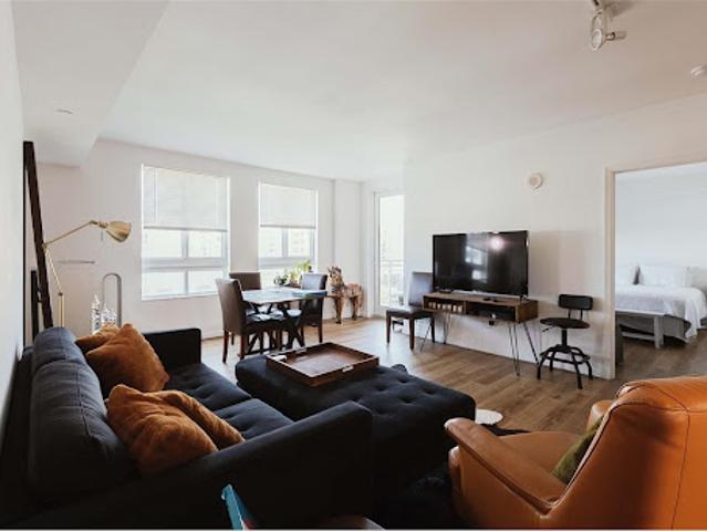 Apartment with pool