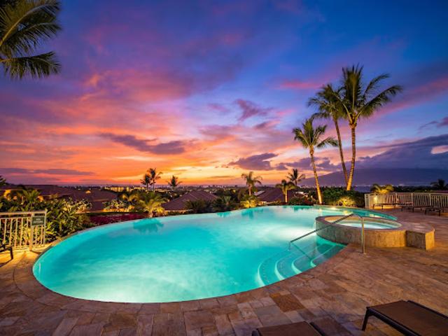 Apartment with pool