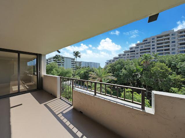 Apartment with pool