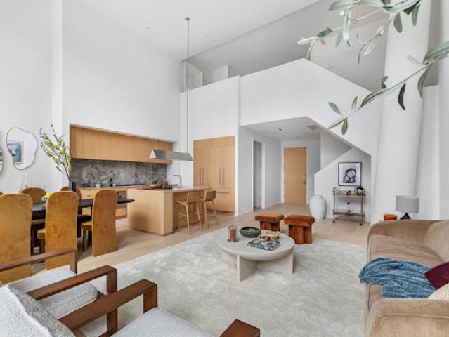 Apartment with pool