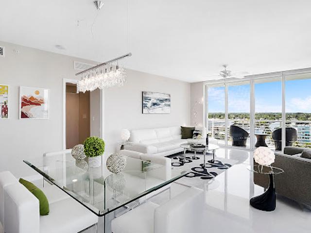 Apartment with pool