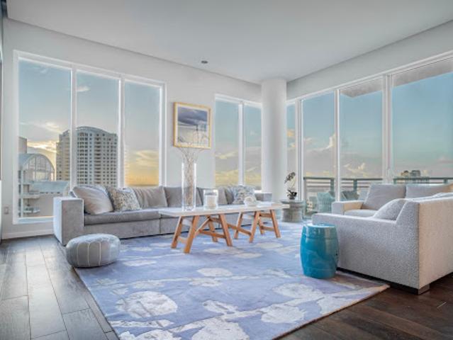 Apartment with pool