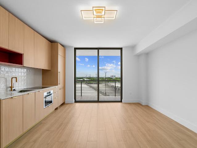Apartment with pool
