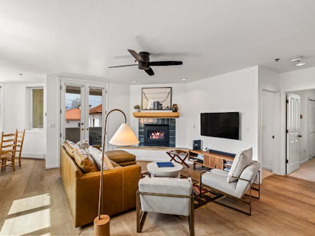 Apartment with pool