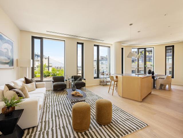 Apartment with pool