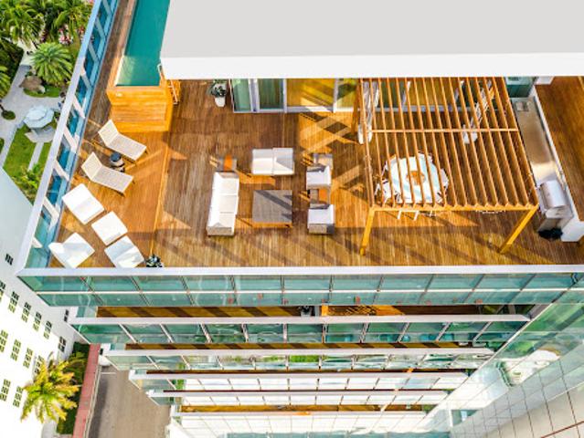 Apartment with pool