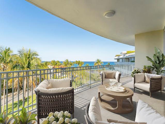 Apartment with pool