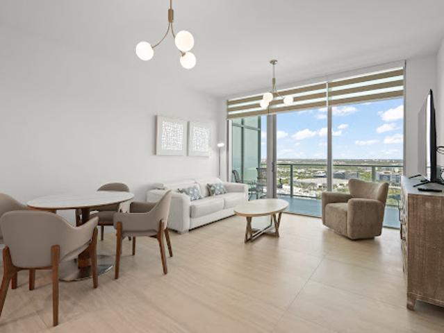Apartment with pool