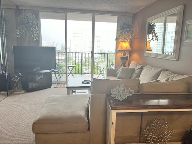 Apartment with pool