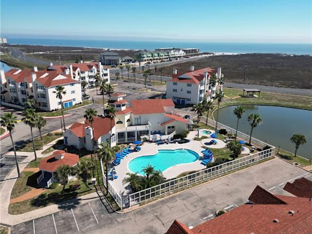 Apartment with pool