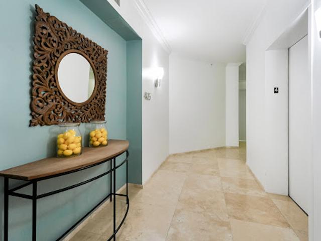 Apartment with pool