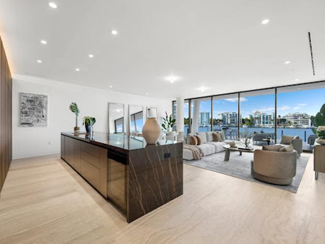 Apartment with pool