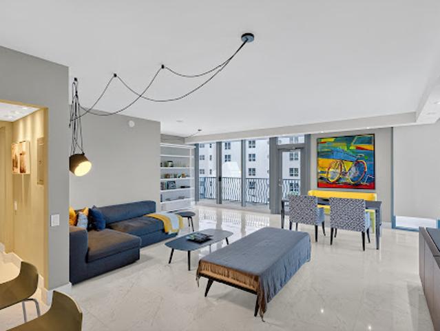 Apartment with pool