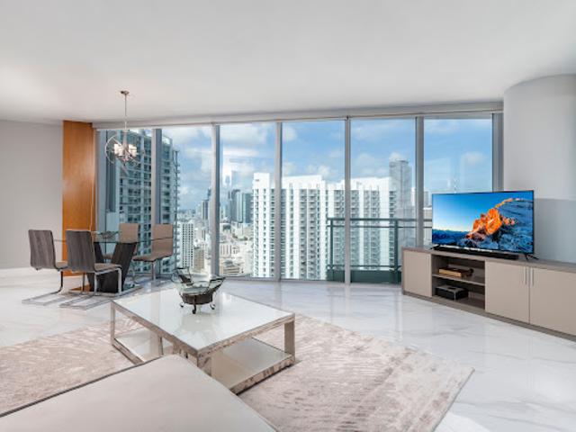 Apartment with pool