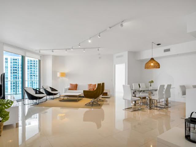 Apartment with pool