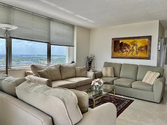 Apartment with pool
