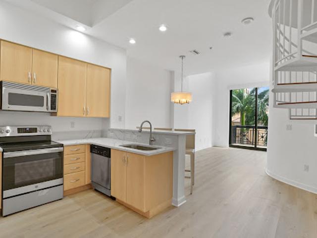 Apartment with pool