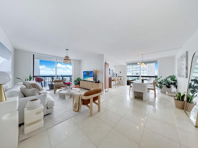 Apartment with pool