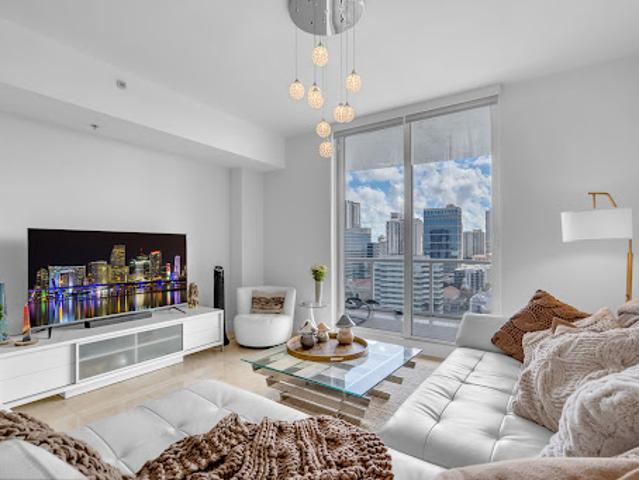 Apartment with pool