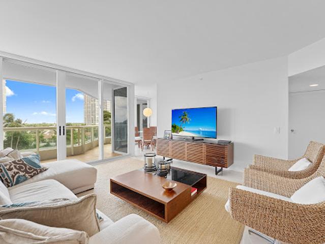 Apartment with pool