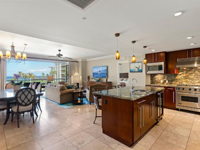 Apartment with pool