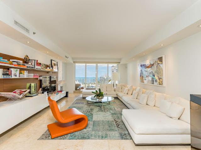 Apartment with pool