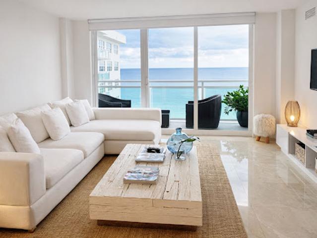 Apartment with pool