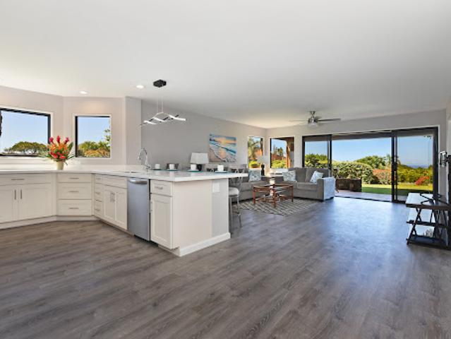 Apartment with pool