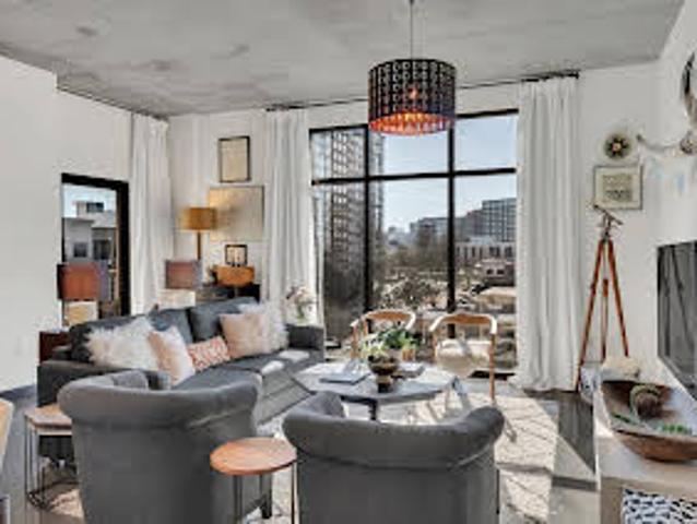 Apartment with pool