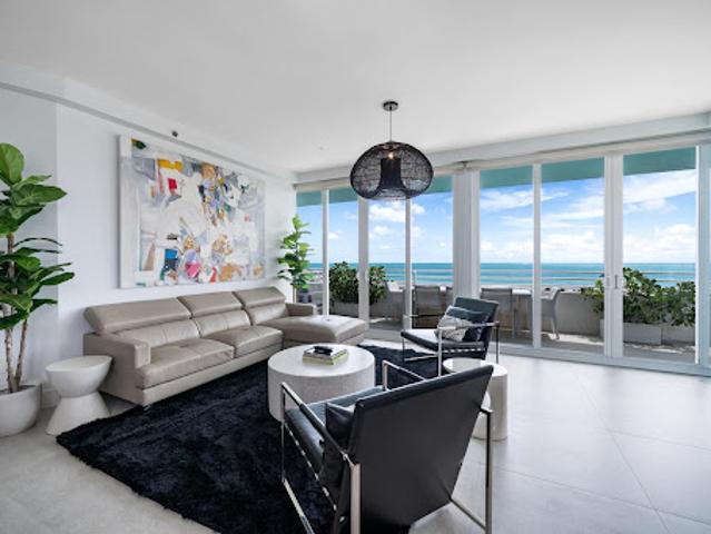 Apartment with pool