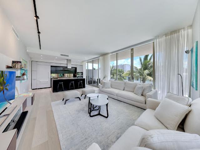 Apartment with pool