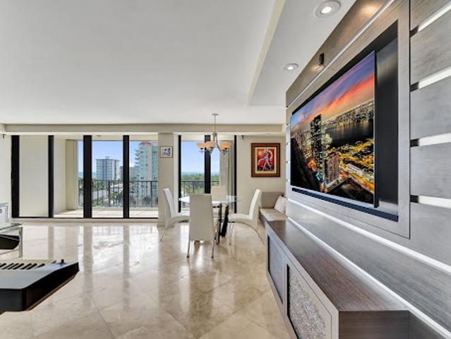 Apartment with pool