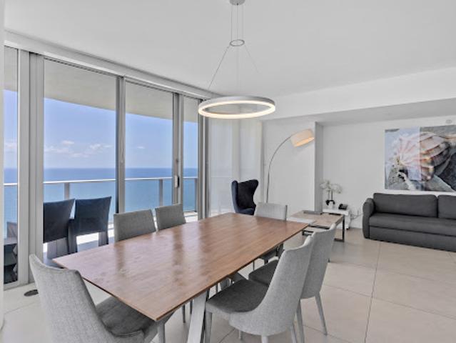 Apartment with pool