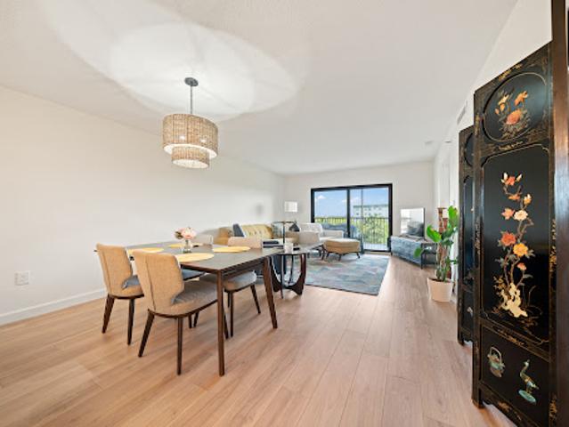 Apartment with pool