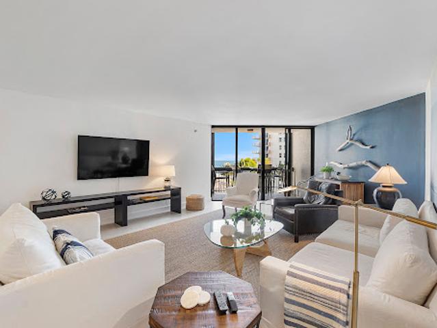 Apartment with pool