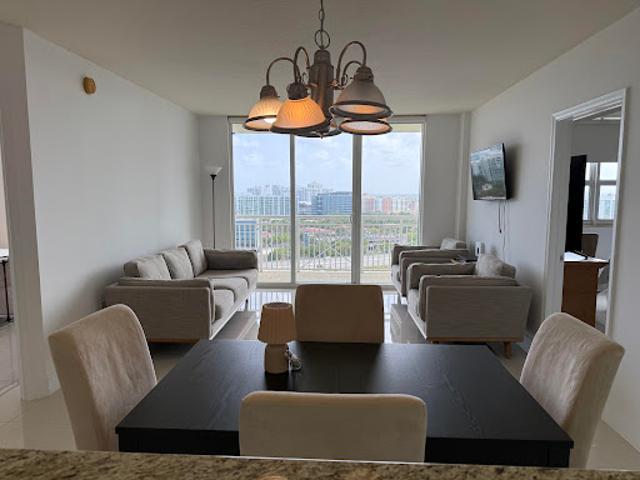 Apartment with pool