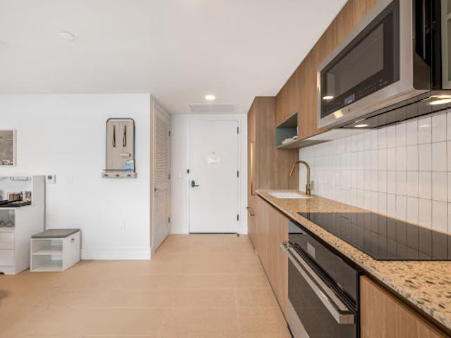 Apartment with pool