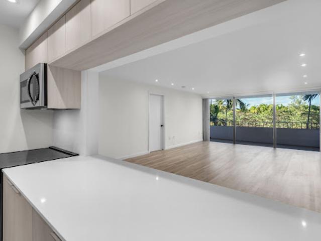 Apartment with pool