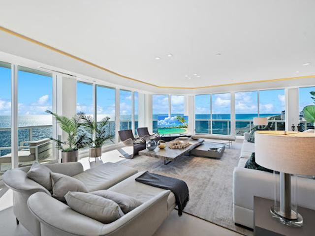 Apartment with pool
