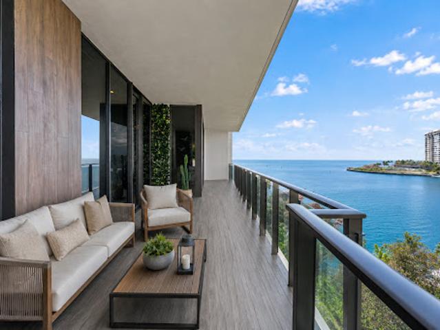 Apartment with pool
