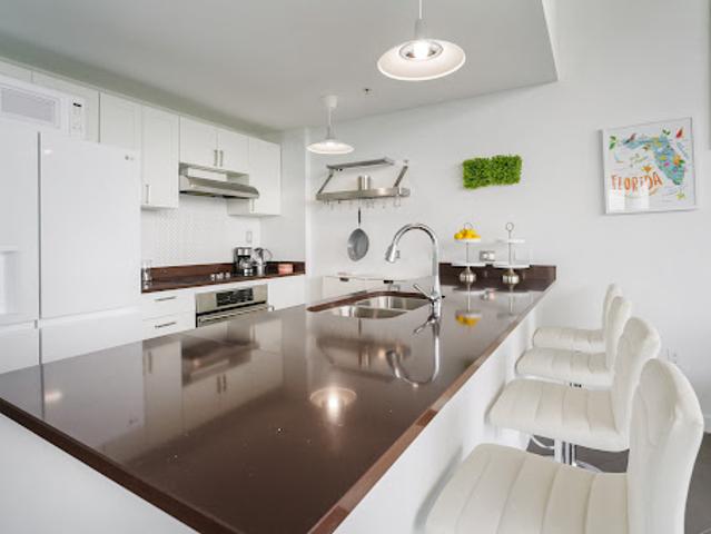 Apartment with pool