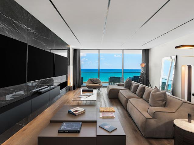 Apartment with pool