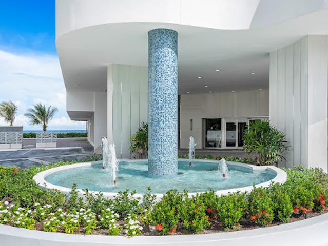 Apartment with pool