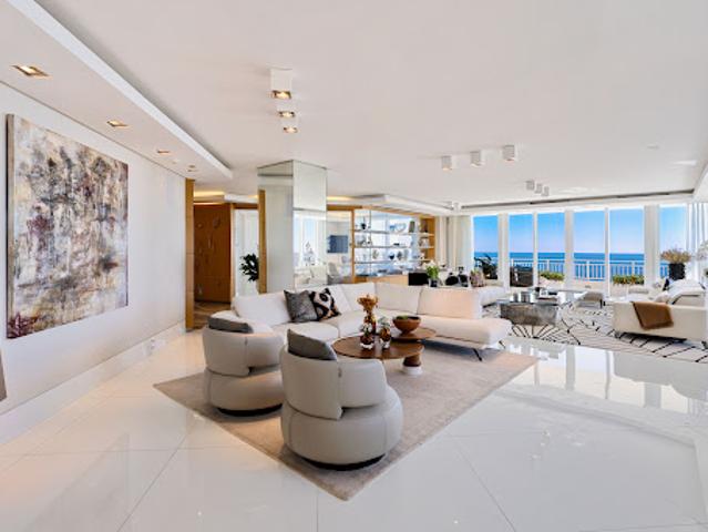 Apartment with pool