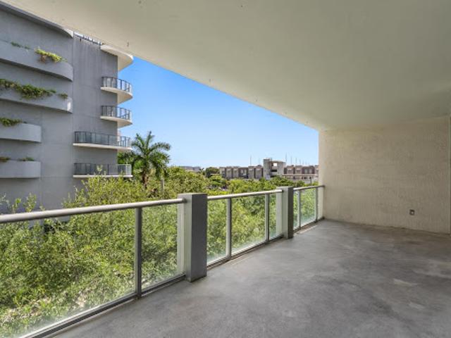 Apartment with pool