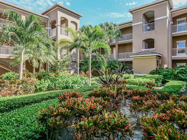 Apartment with pool