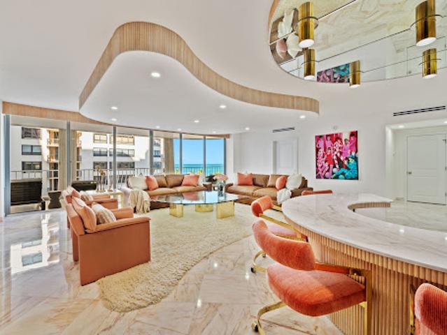 Apartment with pool