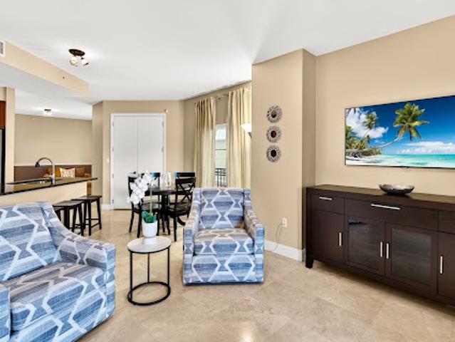 Apartment with pool