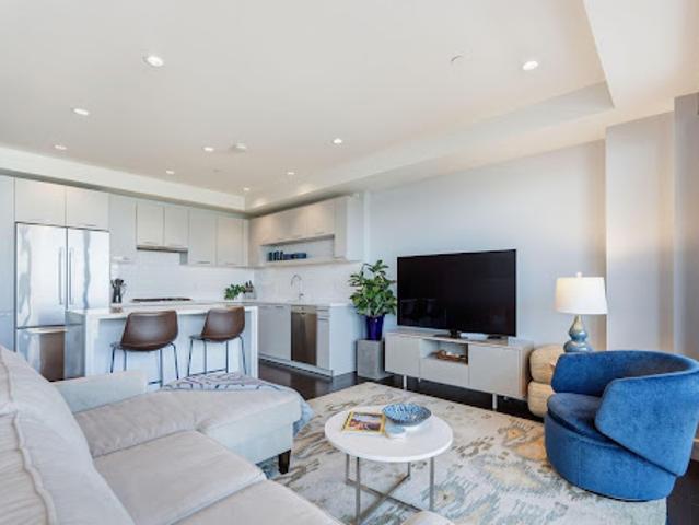 Apartment with pool
