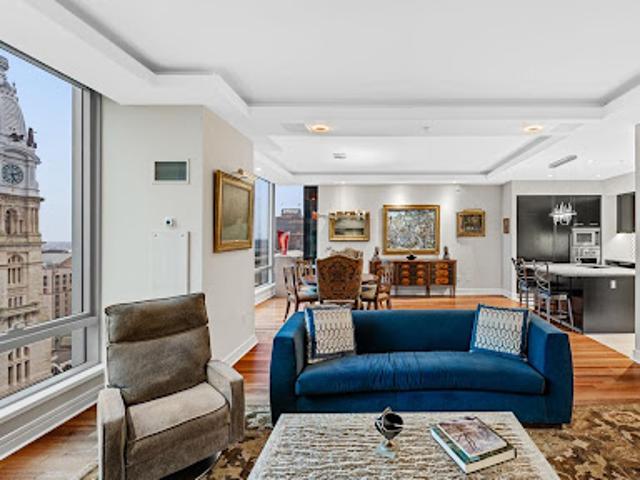 Apartment with pool